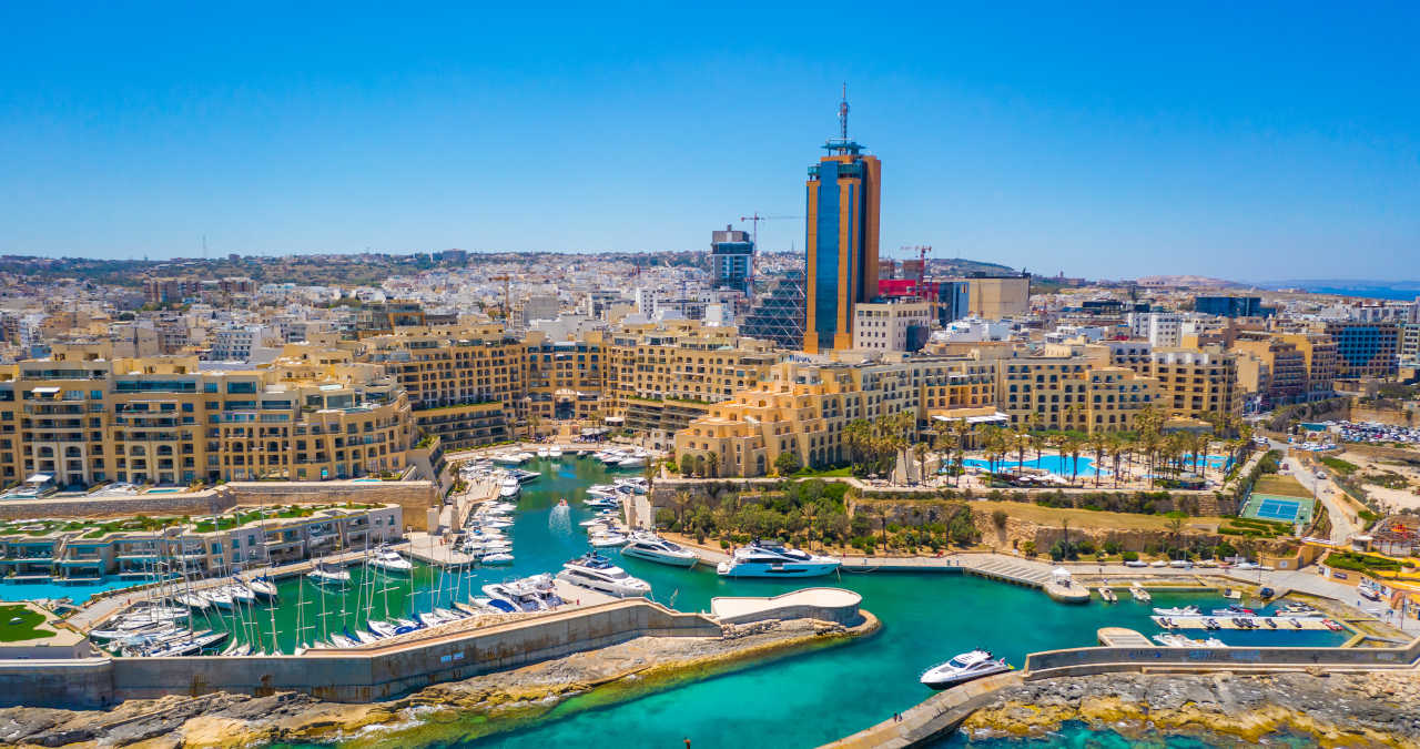 Saint Julian s Malta A Cidade Mais Tur stica Da Ilha De Malta 